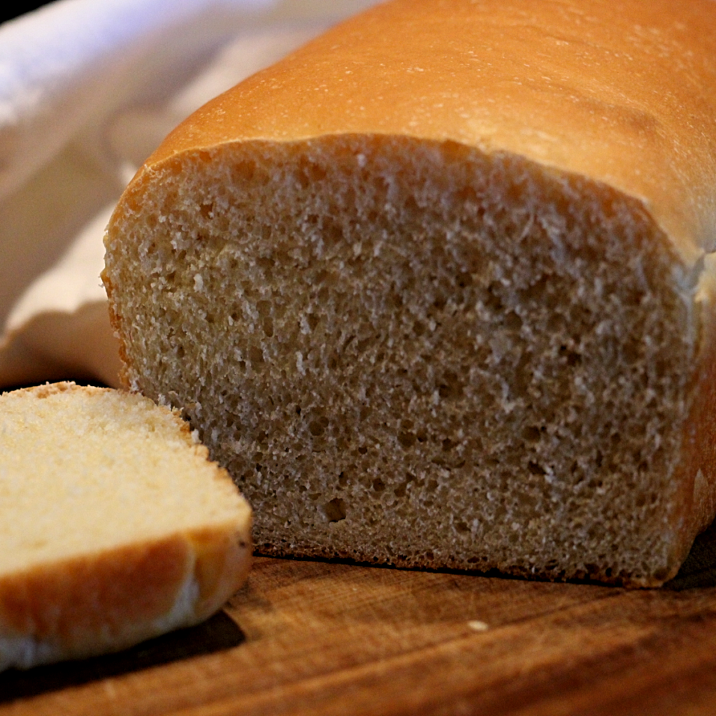 Perfect homemade sandwich bread recipe: Soft and fluffy loaf - Dani's ...