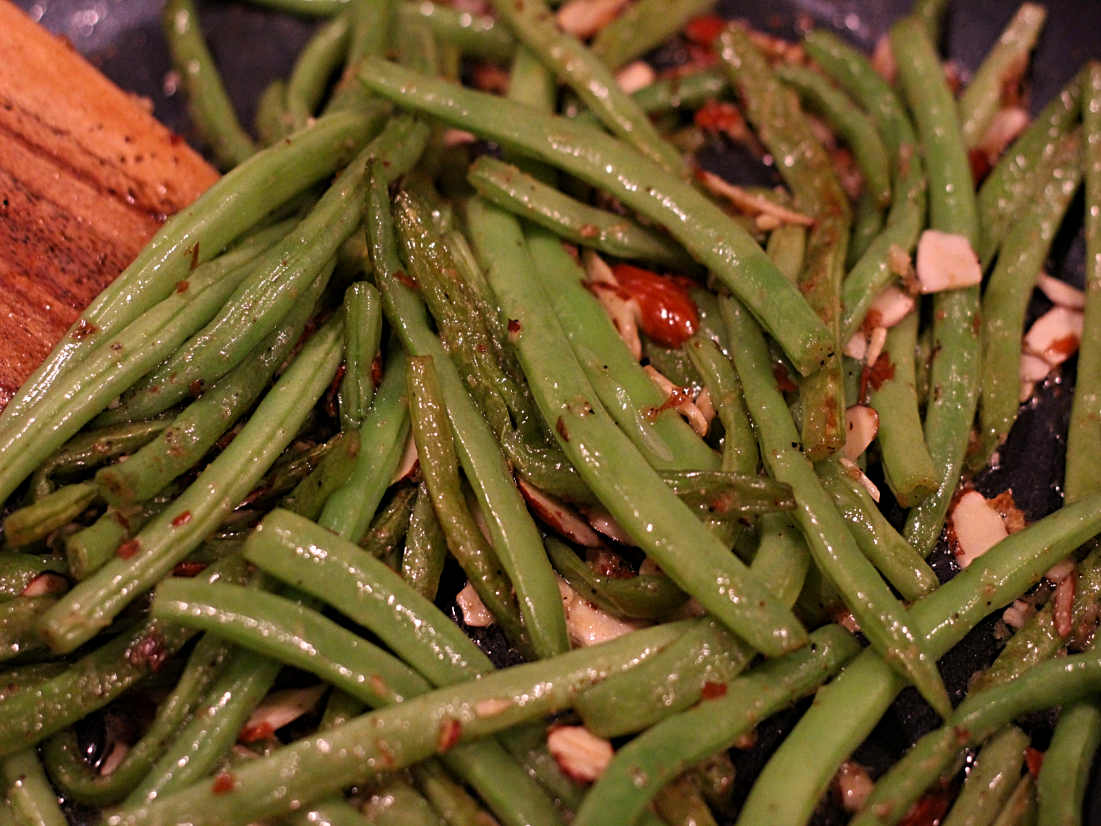 Flavorful Garlic Almond Green Beans Recipe for a Tasty Side Dish - Dani ...