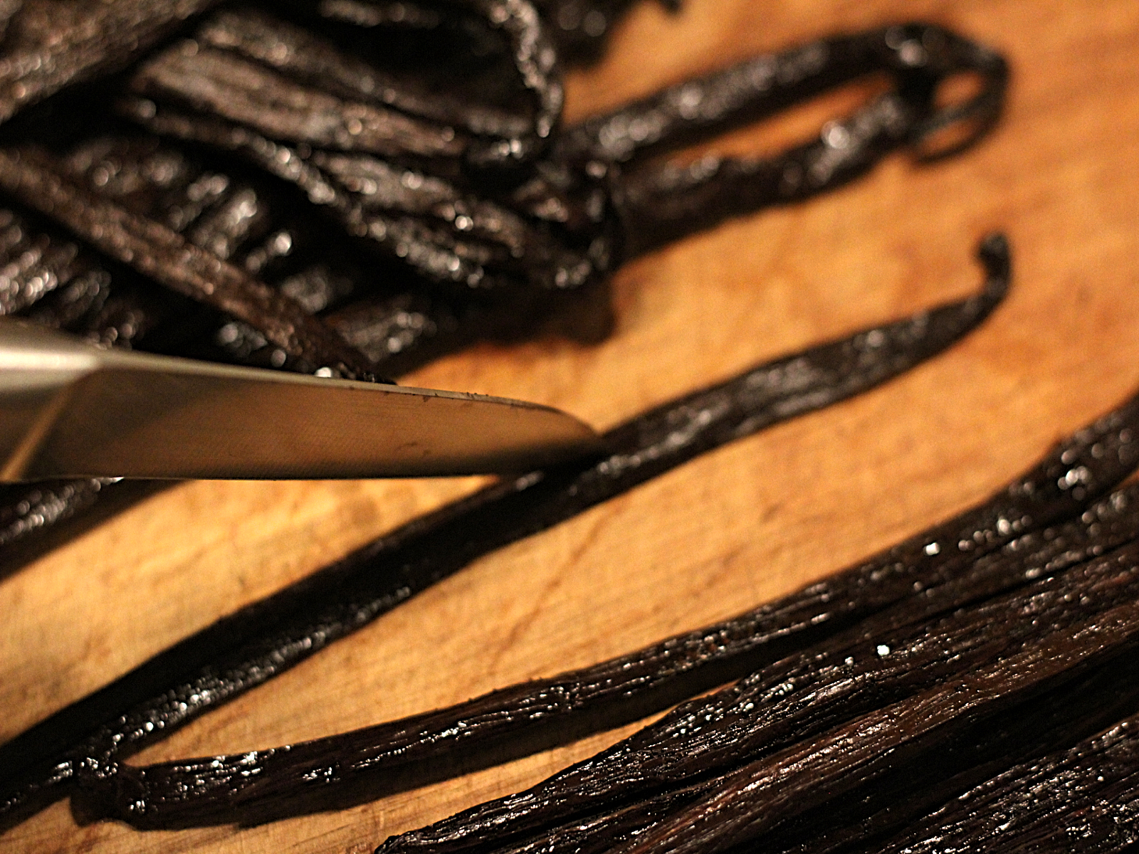 Three Ways to Make Homemade Vanilla Extract - Dani's Midlife Homestead